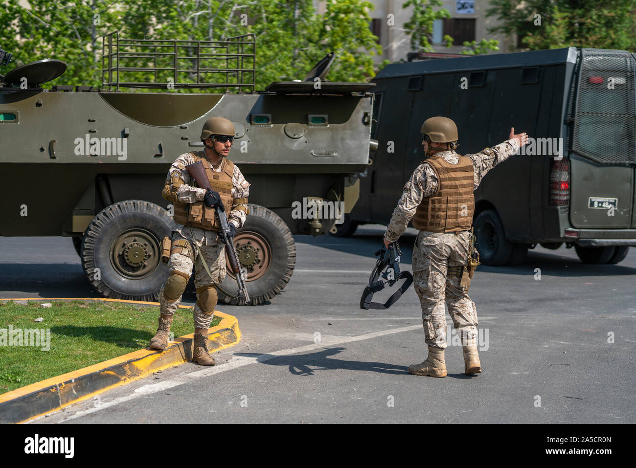 Tanks in Santiago. Riots at Santiago de Chile city centre. The army ...