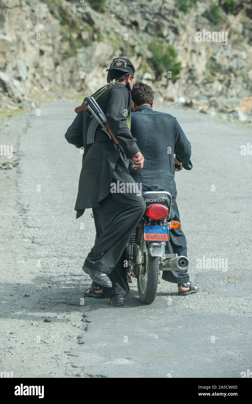 Pakistani polices along the new silk road Islamabad-Hunza, Gilgit ...