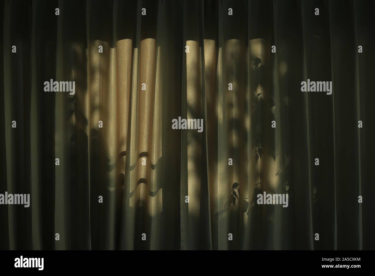 Curtain down theater hi-res stock photography and images - Alamy