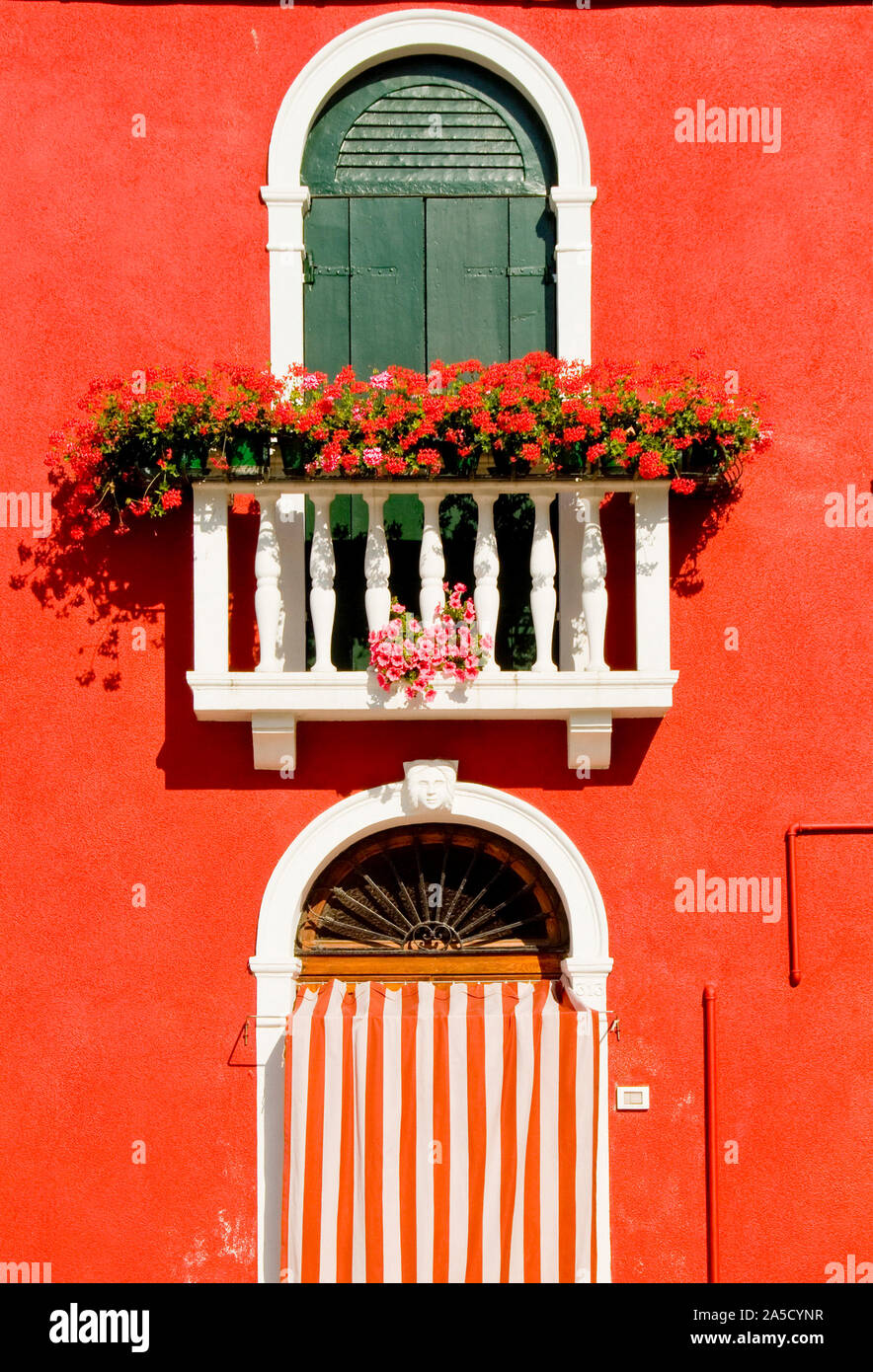Front side of Italian style house Stock Photo - Alamy