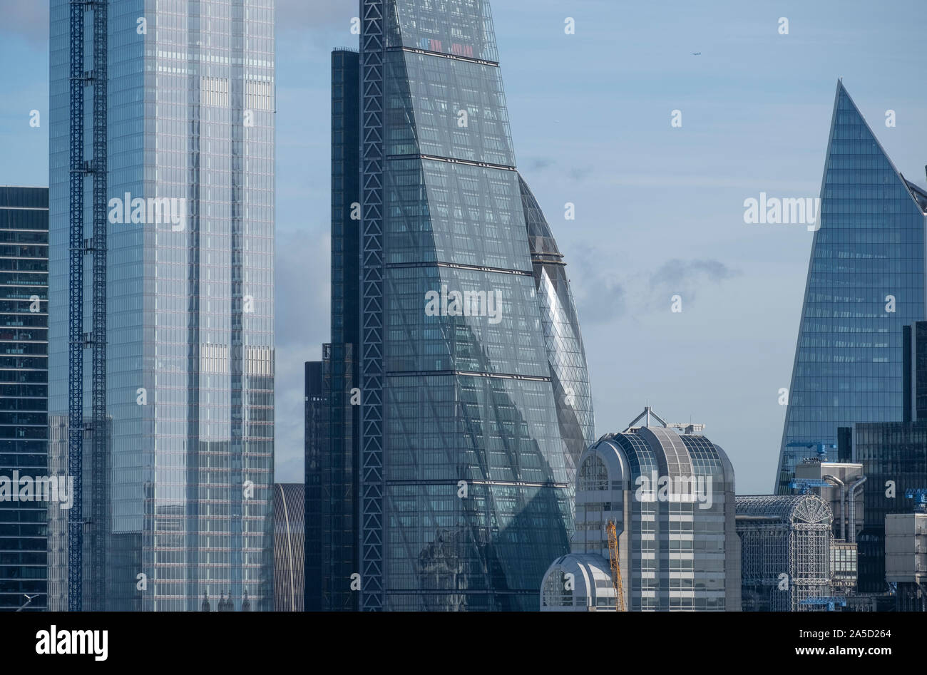 Skyscraper office buildings in hi-res stock photography and images - Alamy