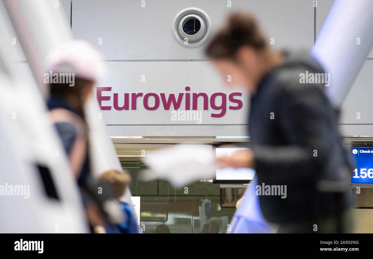 Eurowings flight attendant hi-res stock photography and images - Alamy