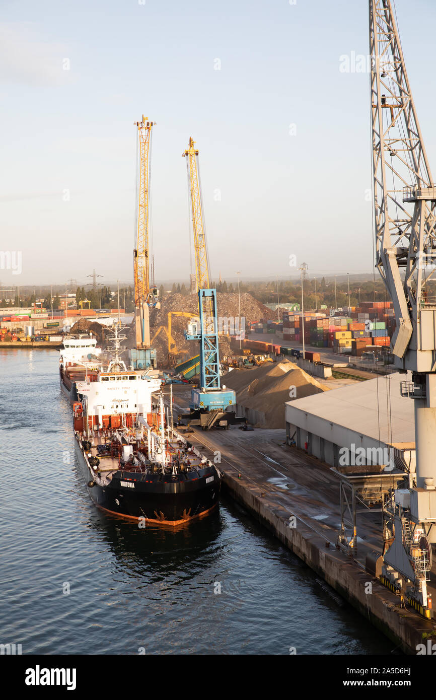 Container ship in Southampton docks, uk Stock Photo - Alamy