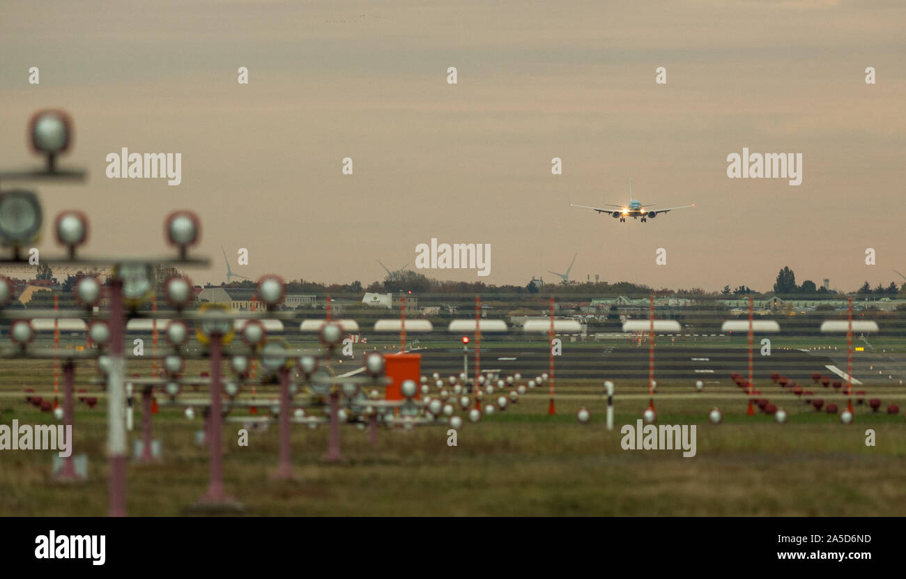 Berlin, Germany. 20th Oct, 2019. An aircraft lands at Berlin-Tegel ...