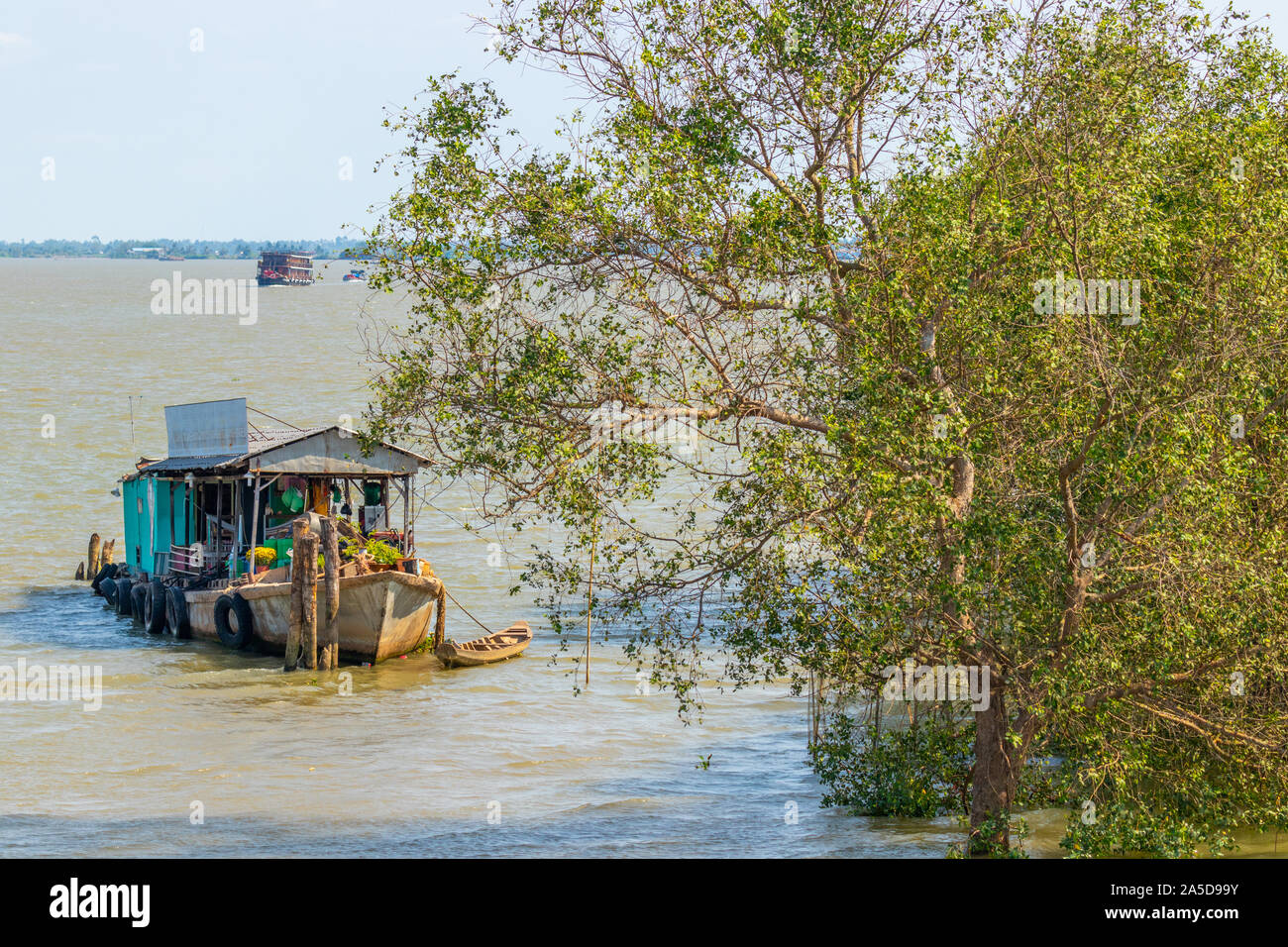 A floating service station and shop at the Mekong Delta, Vietnam Stock ...