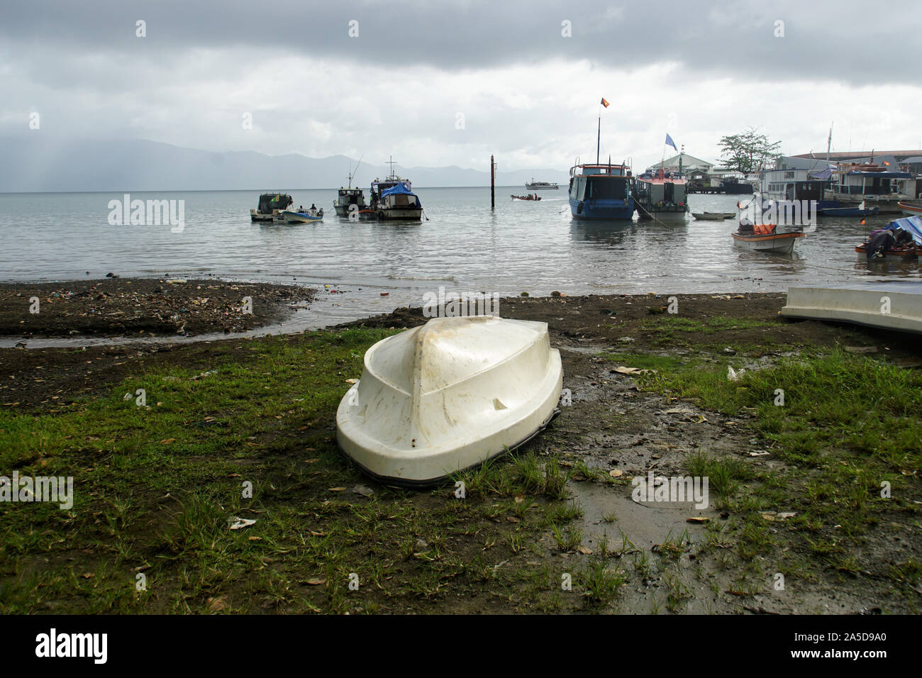 Papua new guinea boats hi-res stock photography and images - Alamy