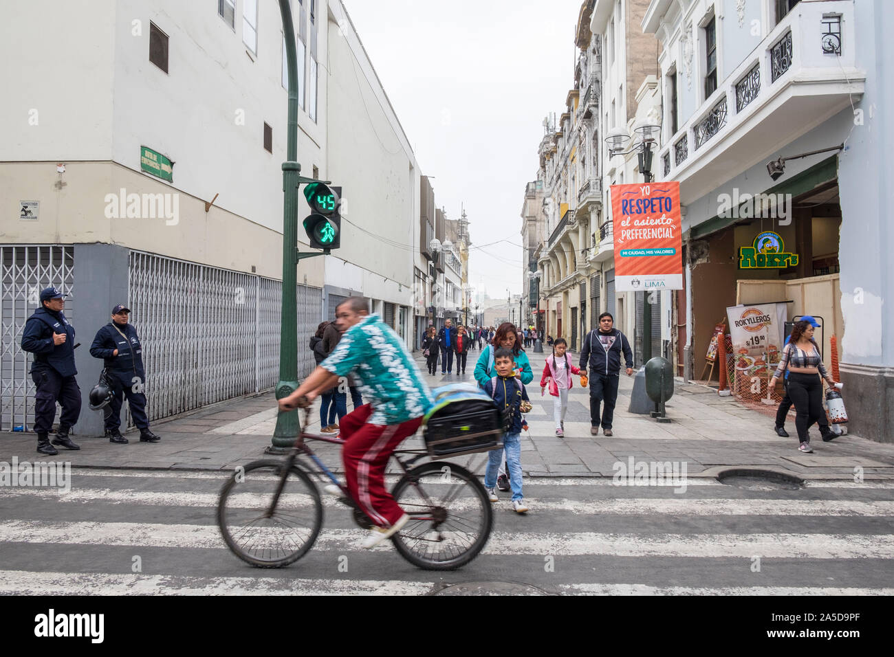 Perù lima daily life hi-res stock photography and images - Alamy