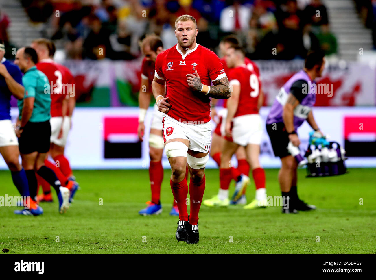 Yellow card rugby hi-res stock photography and images - Alamy