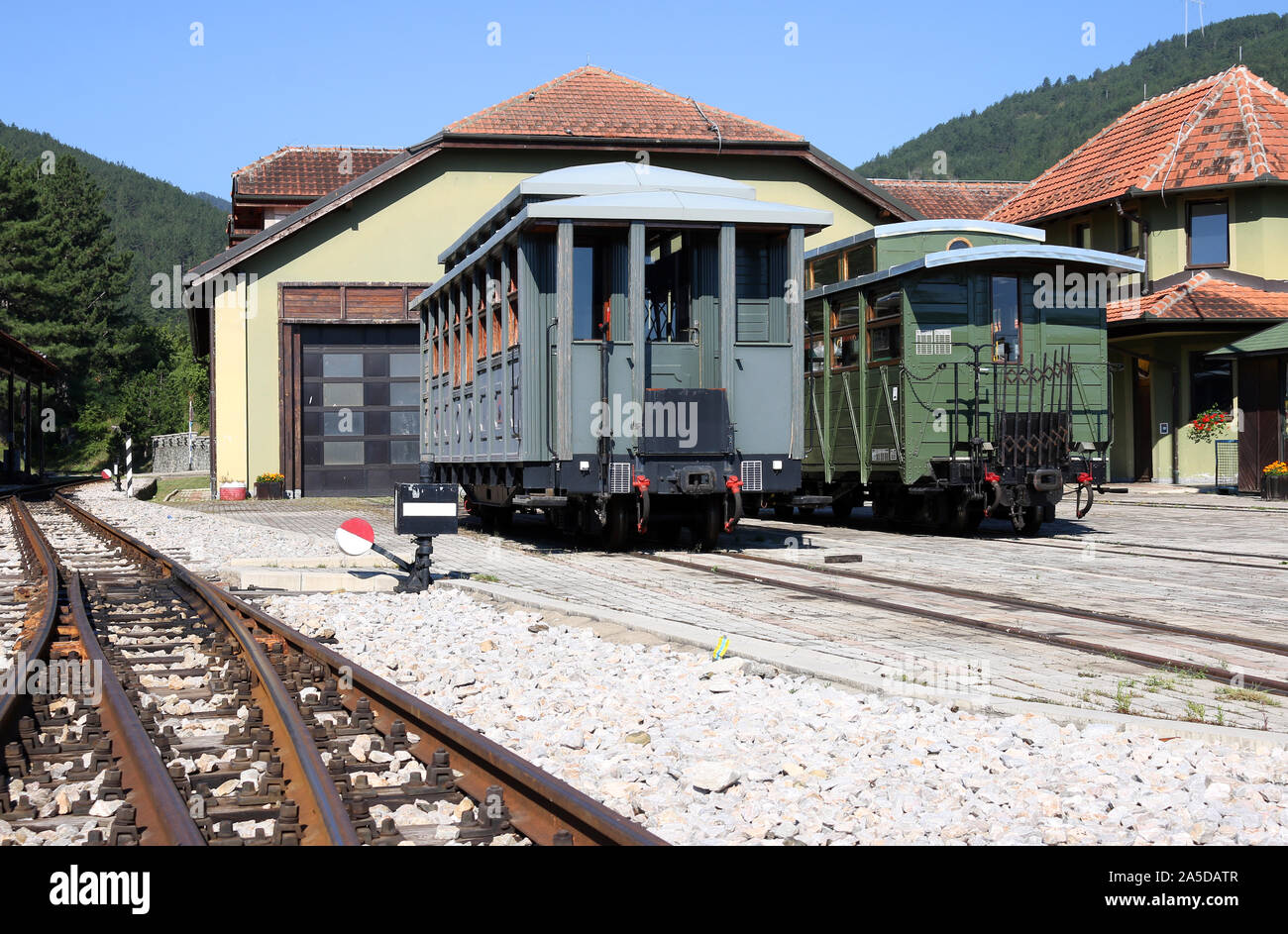 Old wagons hi-res stock photography and images - Alamy
