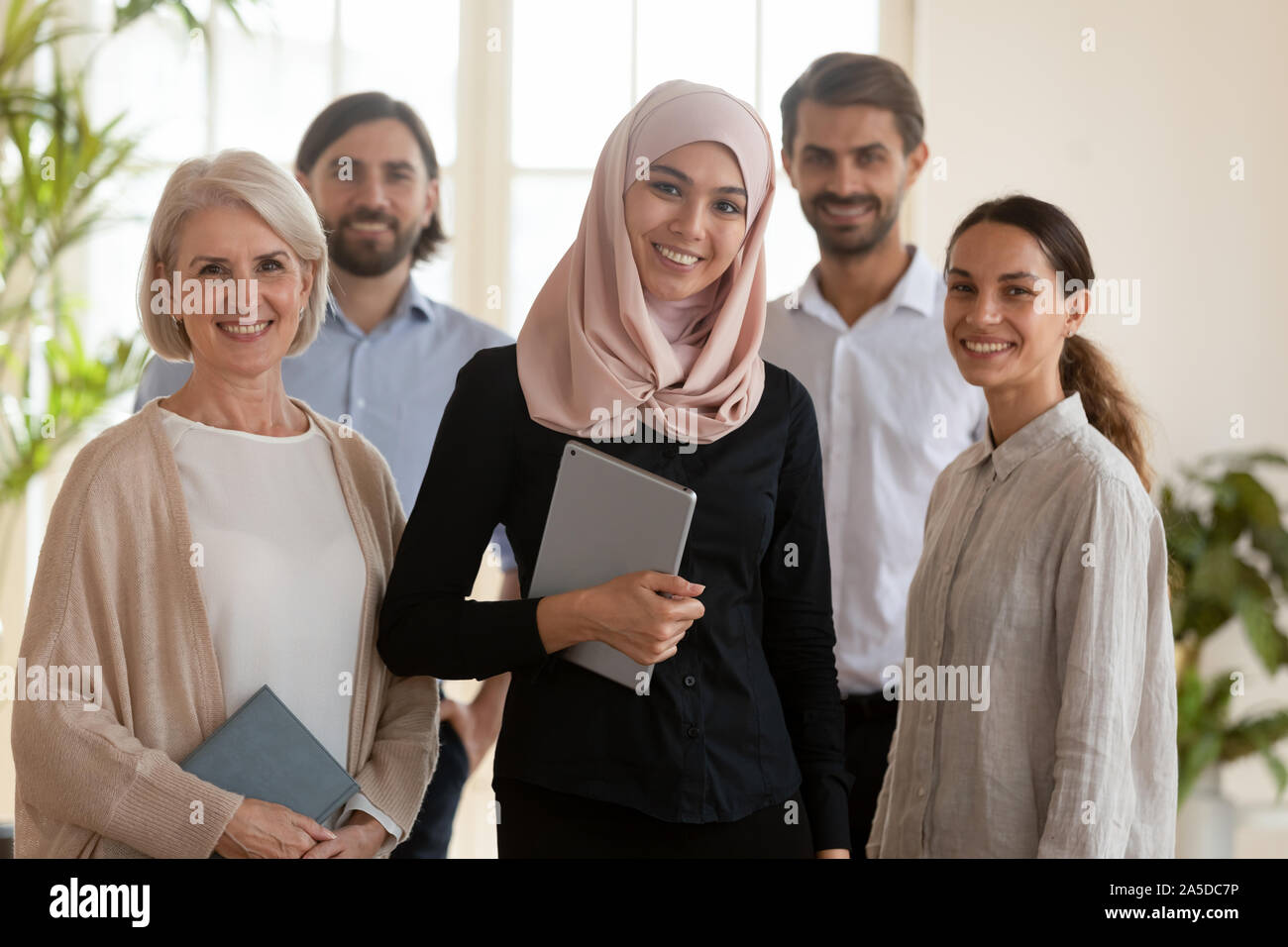 Asian muslim lady hi-res stock photography and images - Alamy