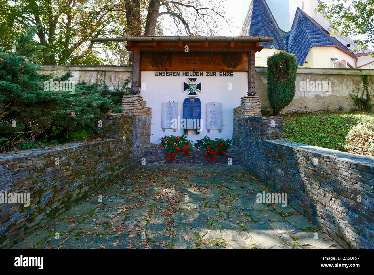 Wallpaper monument hi-res stock photography and images - Alamy