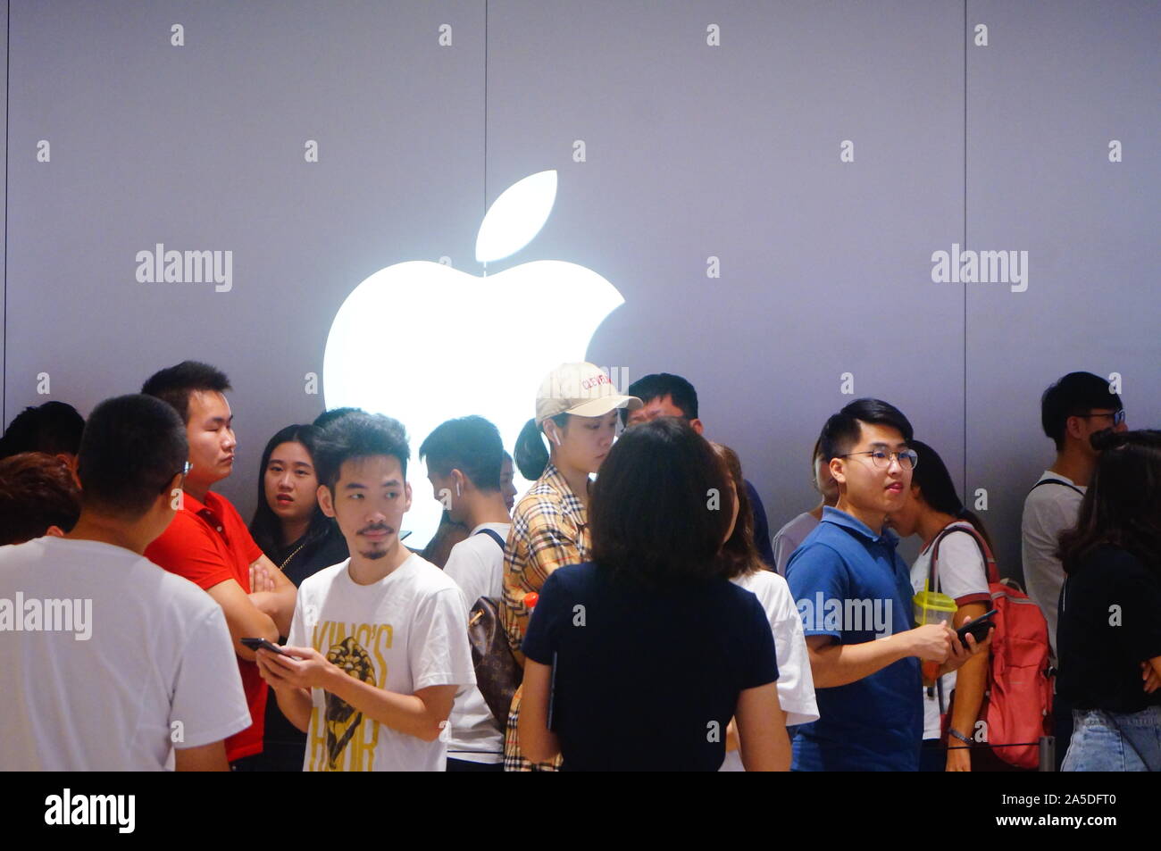 Shenzhen, China: Apple's mobile phone stores are lining up in a long ...