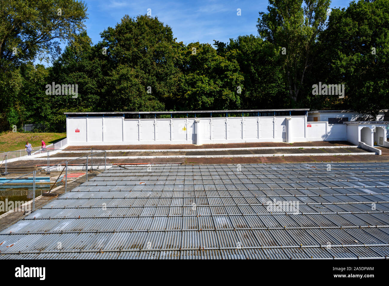 Disused swimming pool hi-res stock photography and images - Alamy