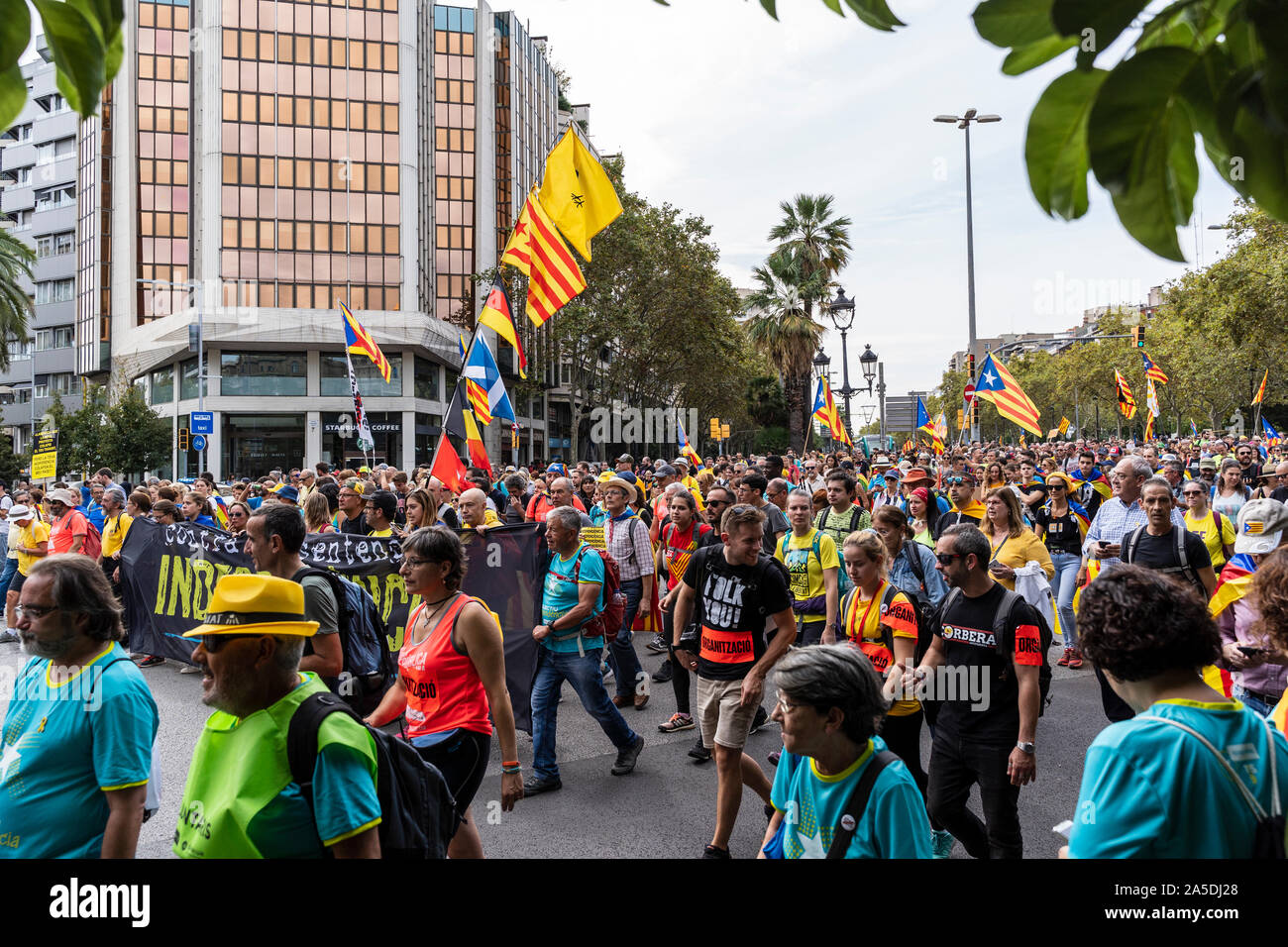Demonstration people flags hi-res stock photography and images - Alamy