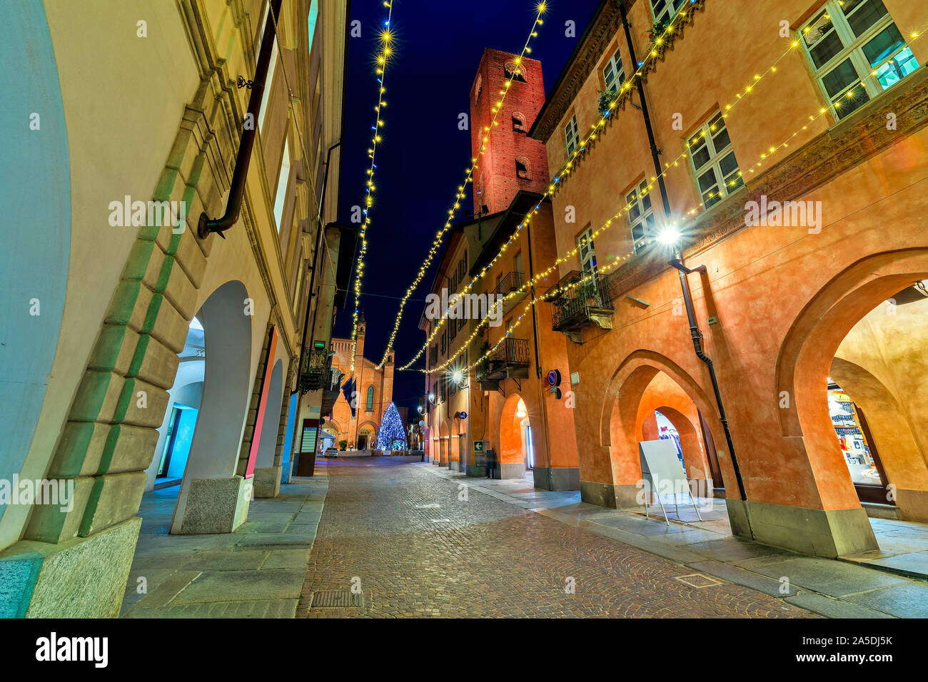 Medieval street lights hi-res stock photography and images - Alamy