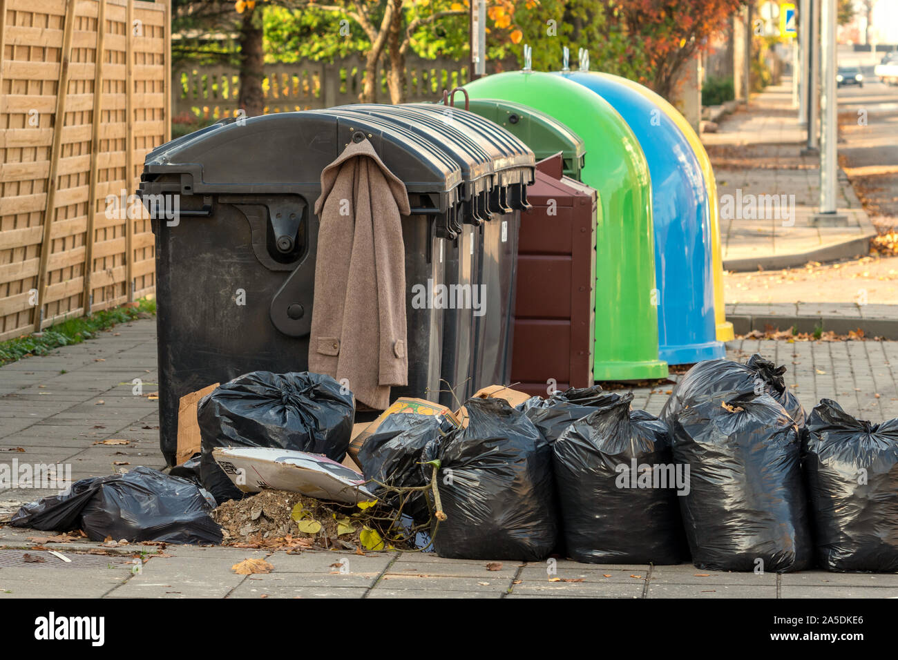 Garbage in the streets hi-res stock photography and images - Alamy