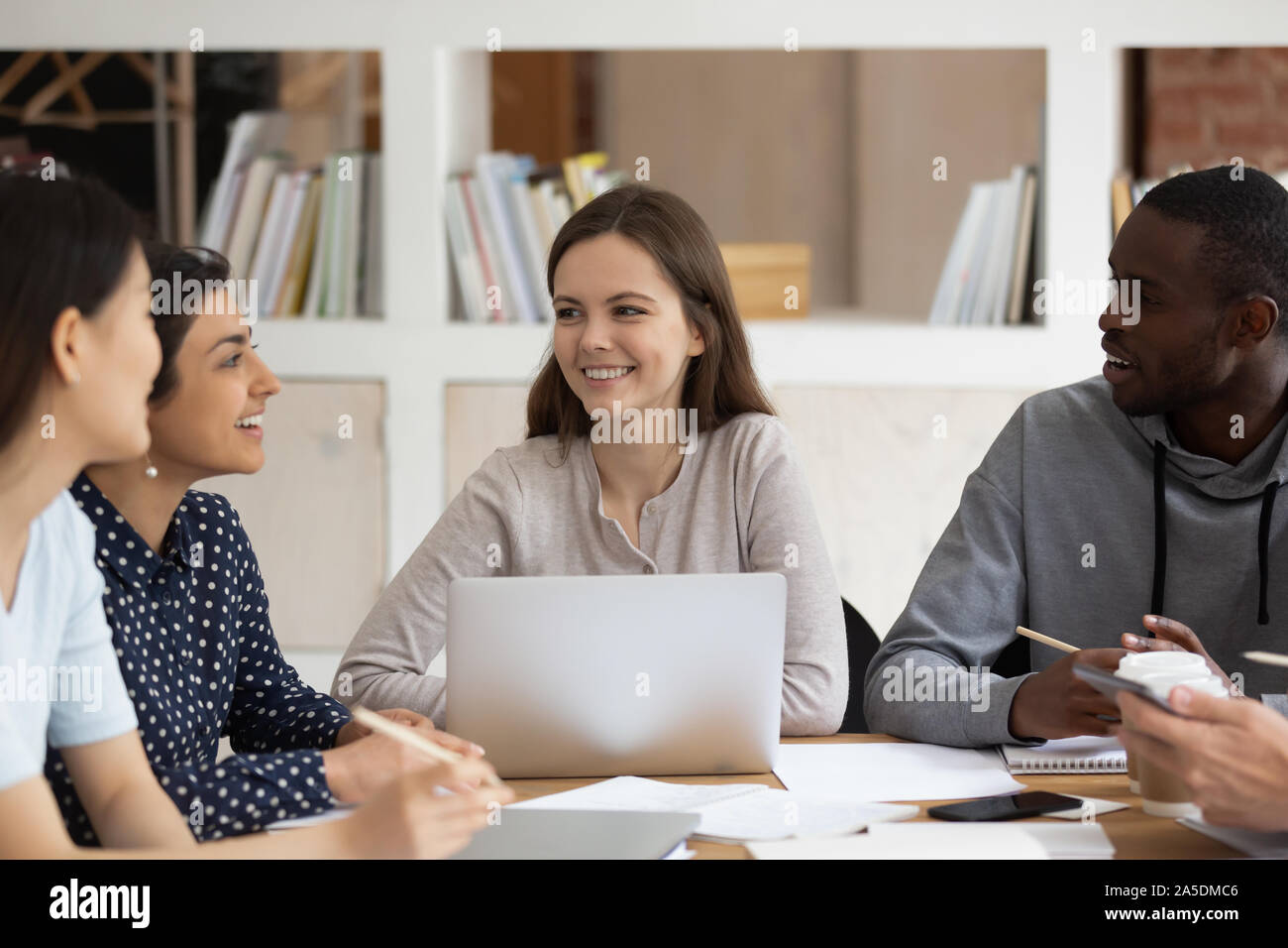 Pupils sitting exams hi-res stock photography and images - Alamy