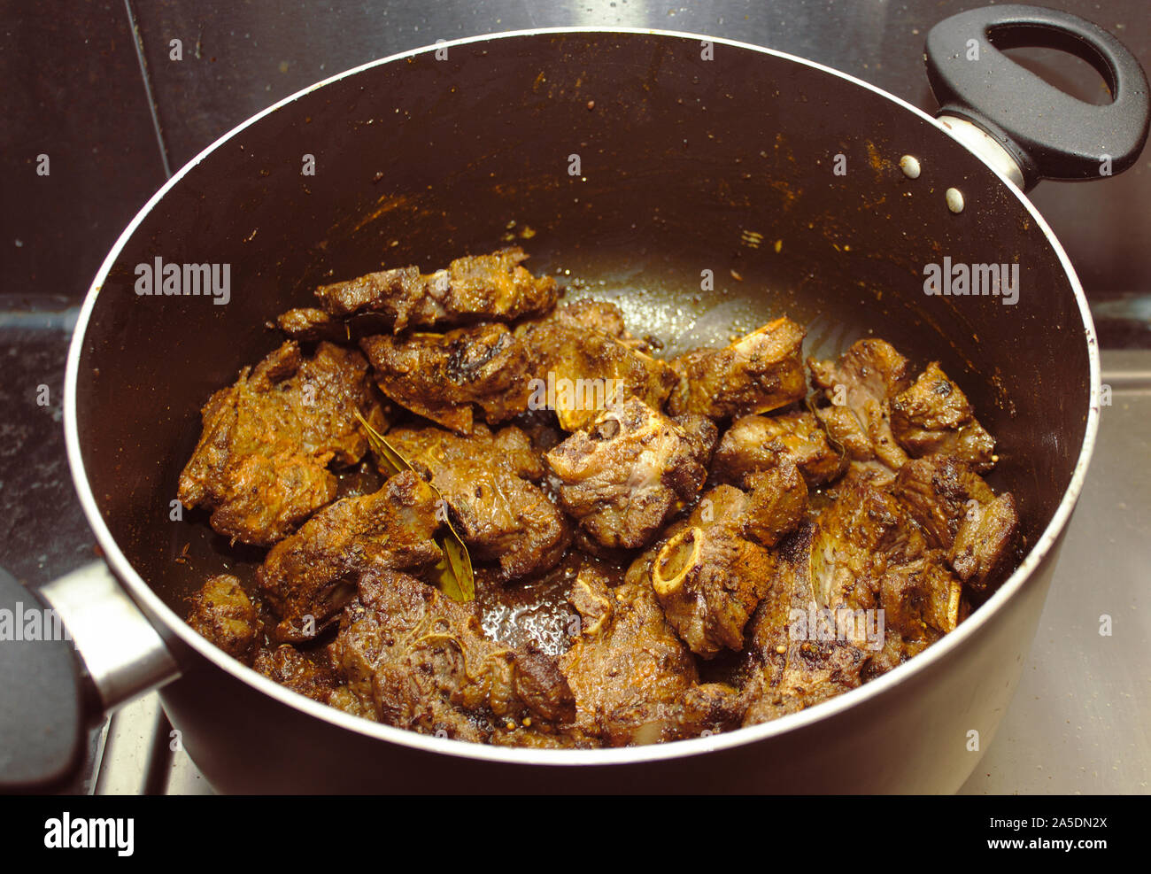 Sri lankan curry pot hi-res stock photography and images - Alamy