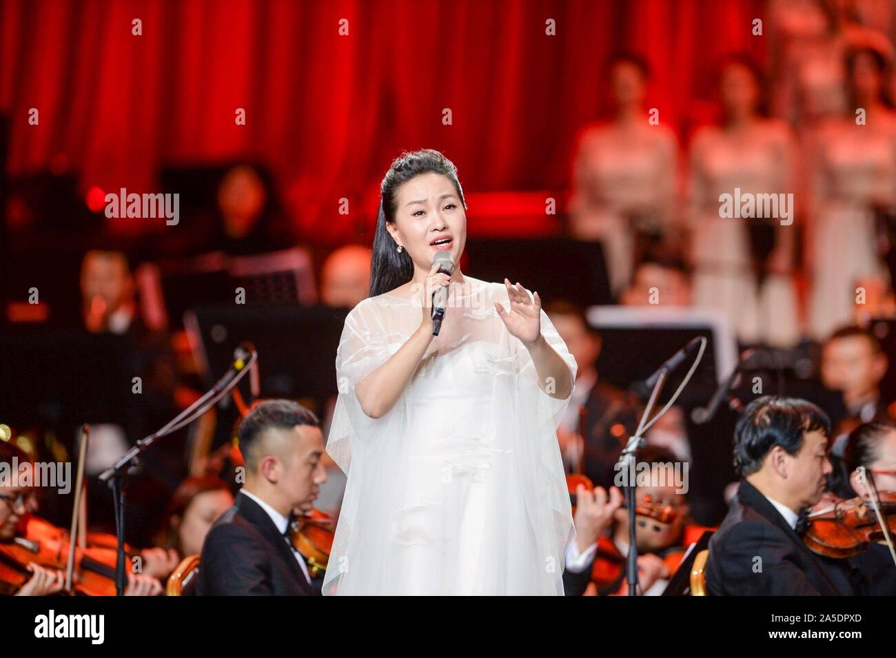 2019 singer opening ceremony of hi-res stock photography and images - Alamy