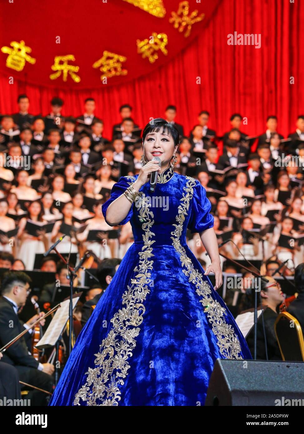 Chengdu. 20th Oct, 2019. Singer Yin Xiumei performs during the opening ...