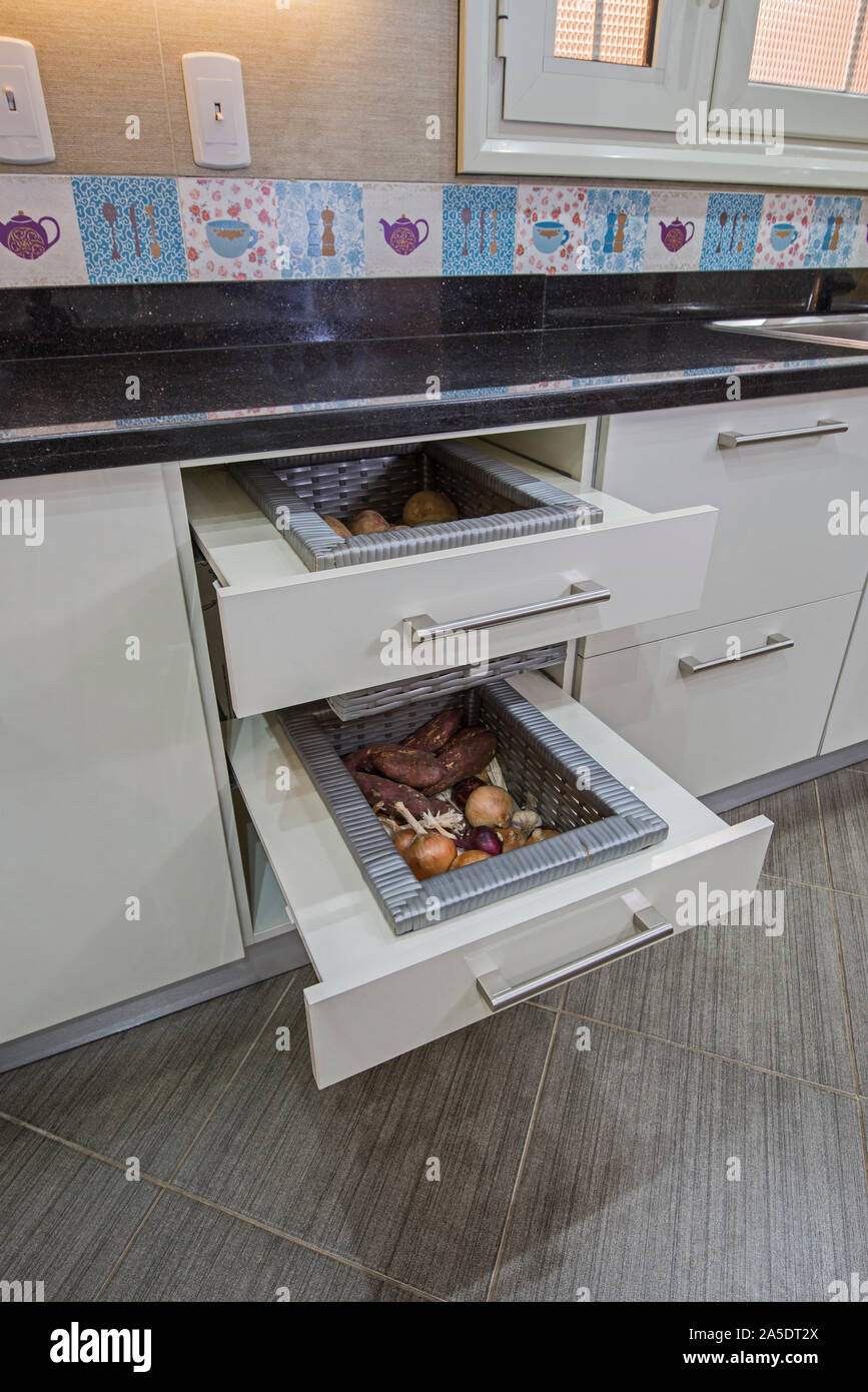 Kitchen inside drawer hi-res stock photography and images - Alamy