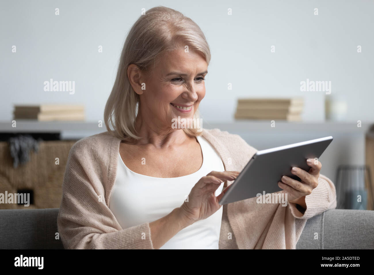 Middle aged woman with tablet computer hi-res stock photography and ...