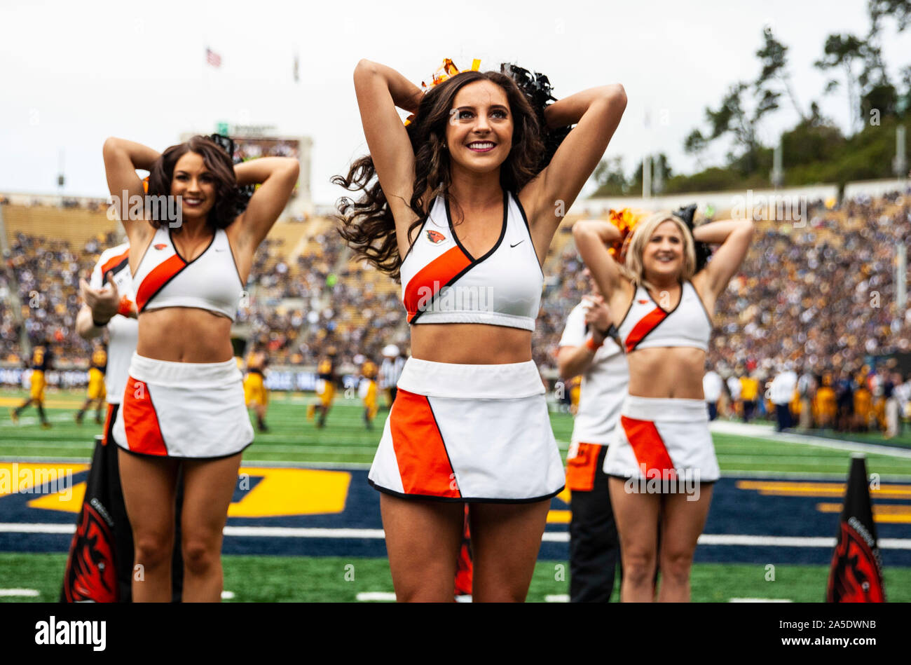Osu cheerleaders hi-res stock photography and images - Alamy