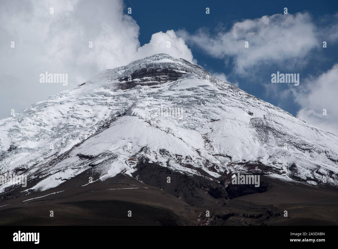 ice-covered Cotopaxi volcano in Ecuador. Gletscher am Cotopaxi Vulkan ...