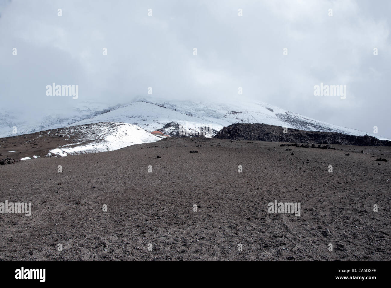ice-covered Cotopaxi volcano in Ecuador. Gletscher am Cotopaxi Vulkan ...