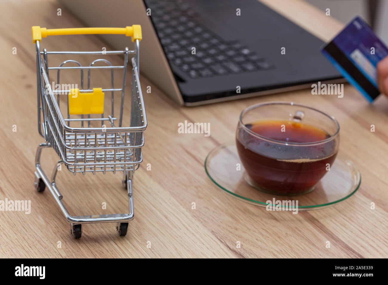 Internet shopping. Thumbnail of a shopping trolley with laptop, bank ...