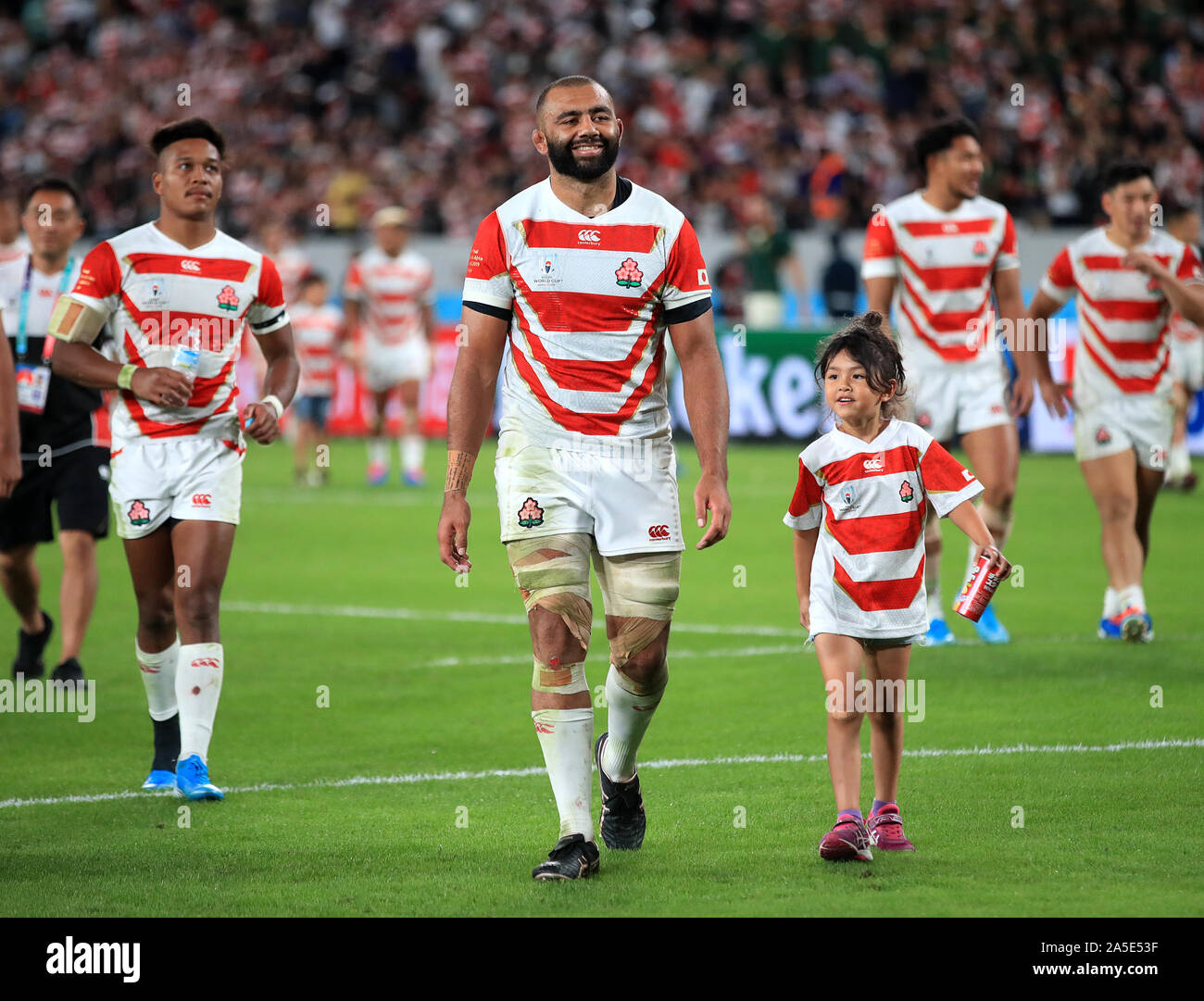 Japan's Michael Leitch and his daughter after the 2019 Rugby World Cup ...