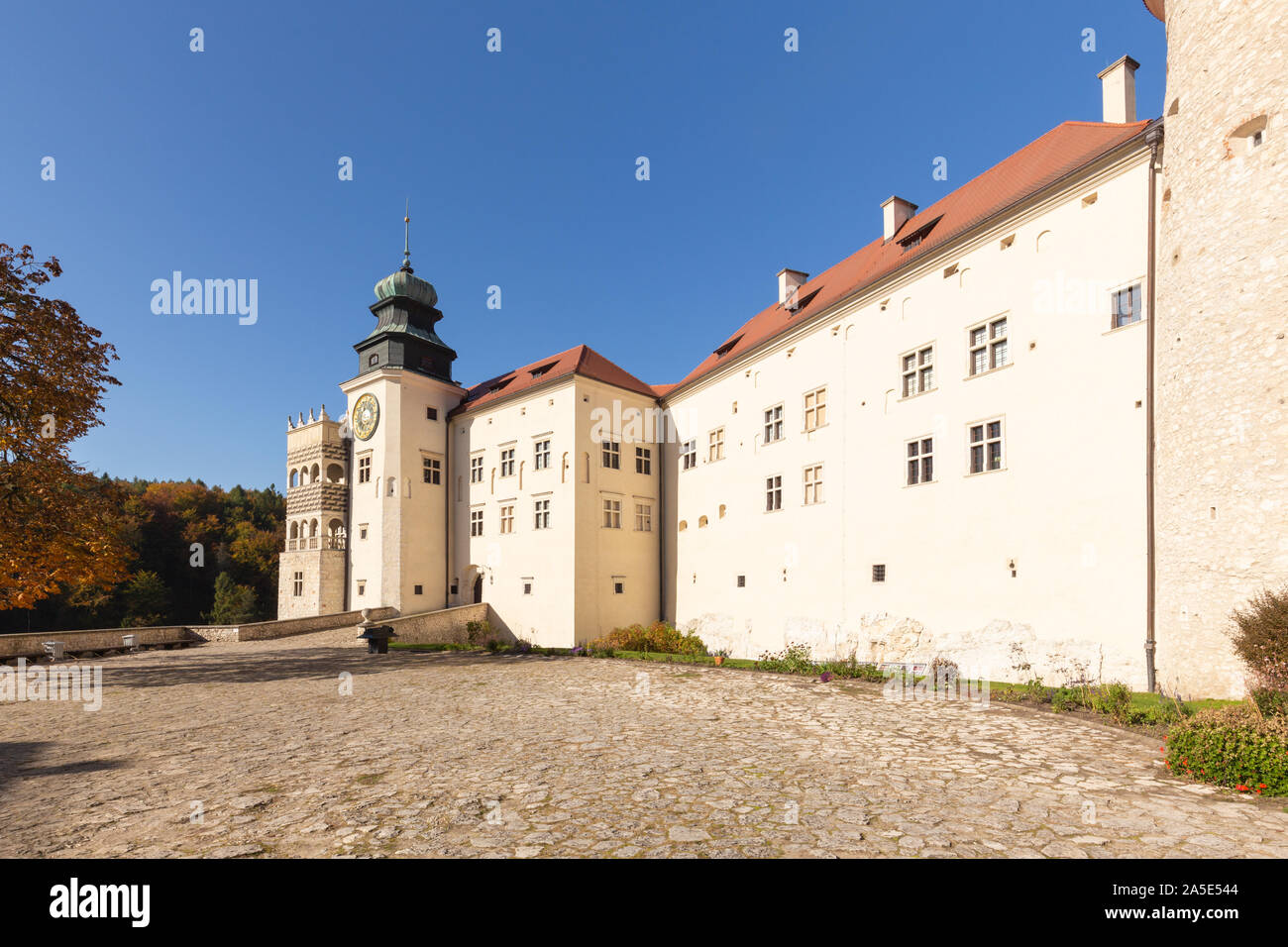 Courtyard of the Pieskowa Skaa castle in Poland. October 2019 Stock ...
