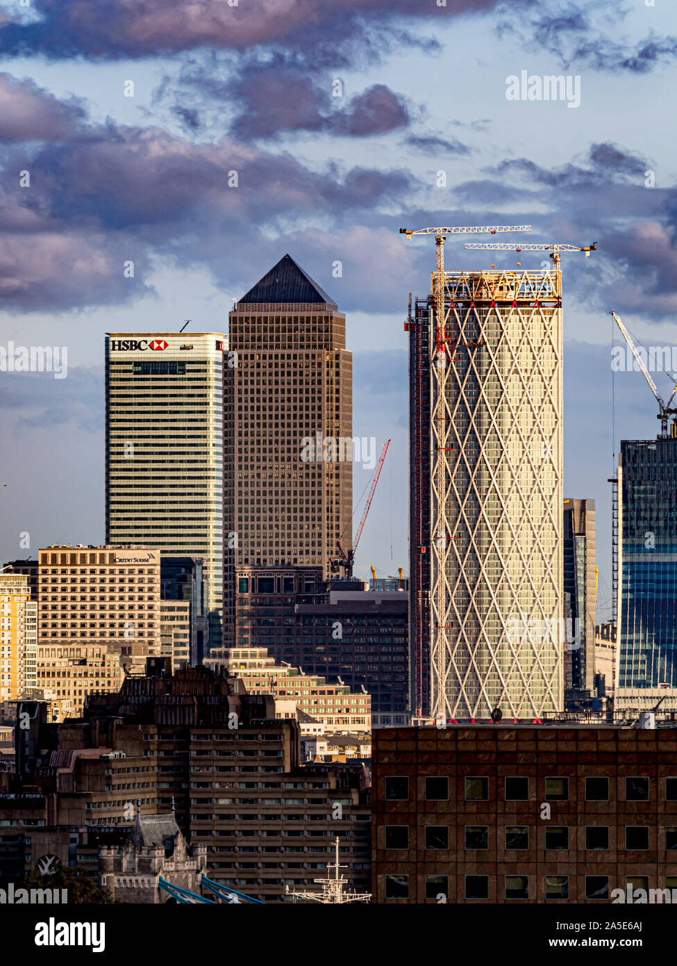 London canary wharf financial district hi-res stock photography and ...