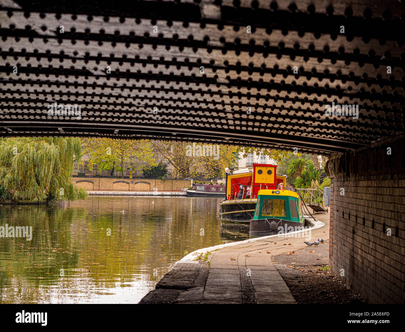 Bridge house little venice london hi-res stock photography and images ...