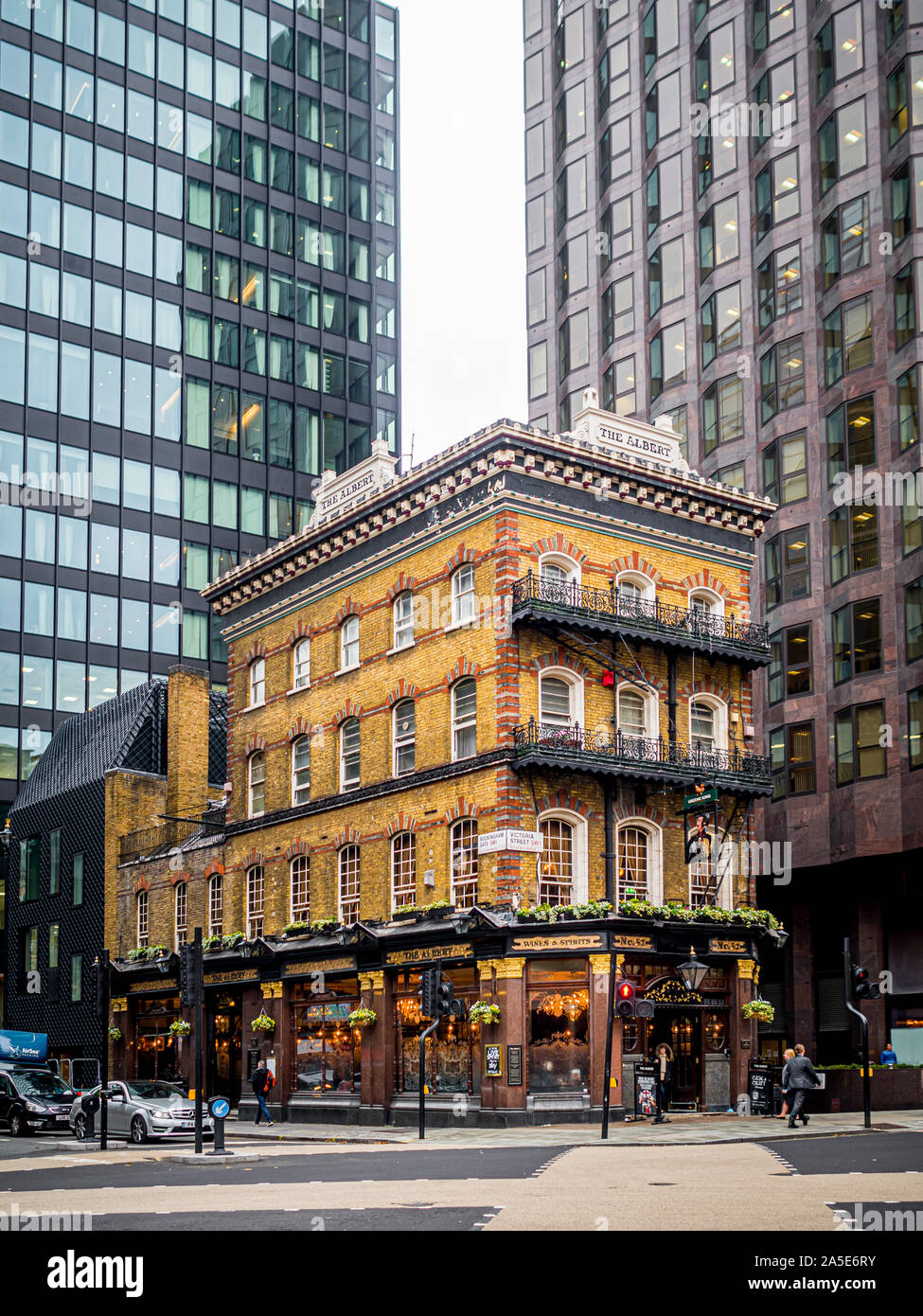 Victorian pub hi-res stock photography and images - Alamy