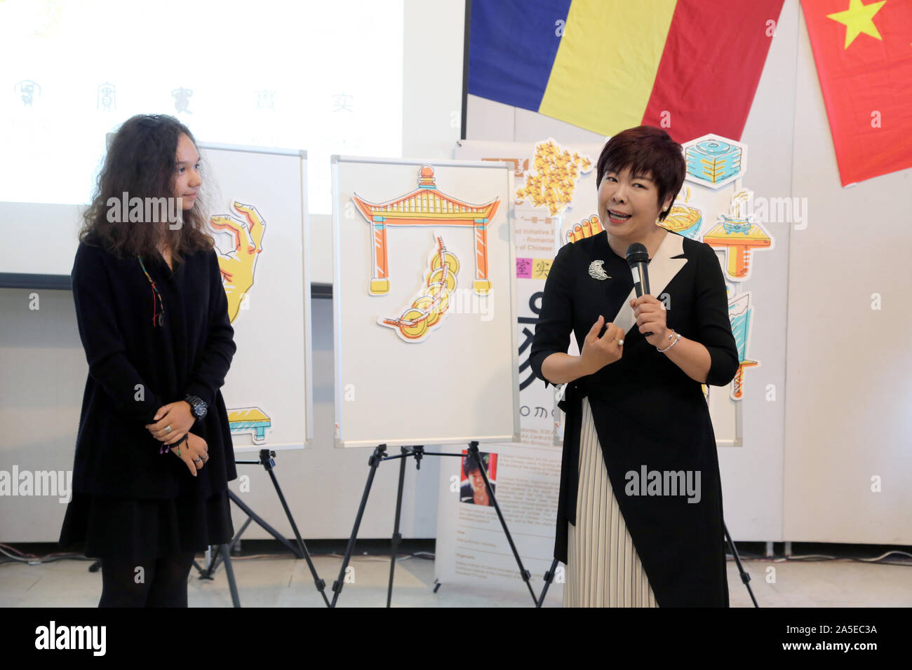 (191020) -- BUCHAREST, Oct. 20, 2019 (Xinhua) -- Chinese professor Yu ...