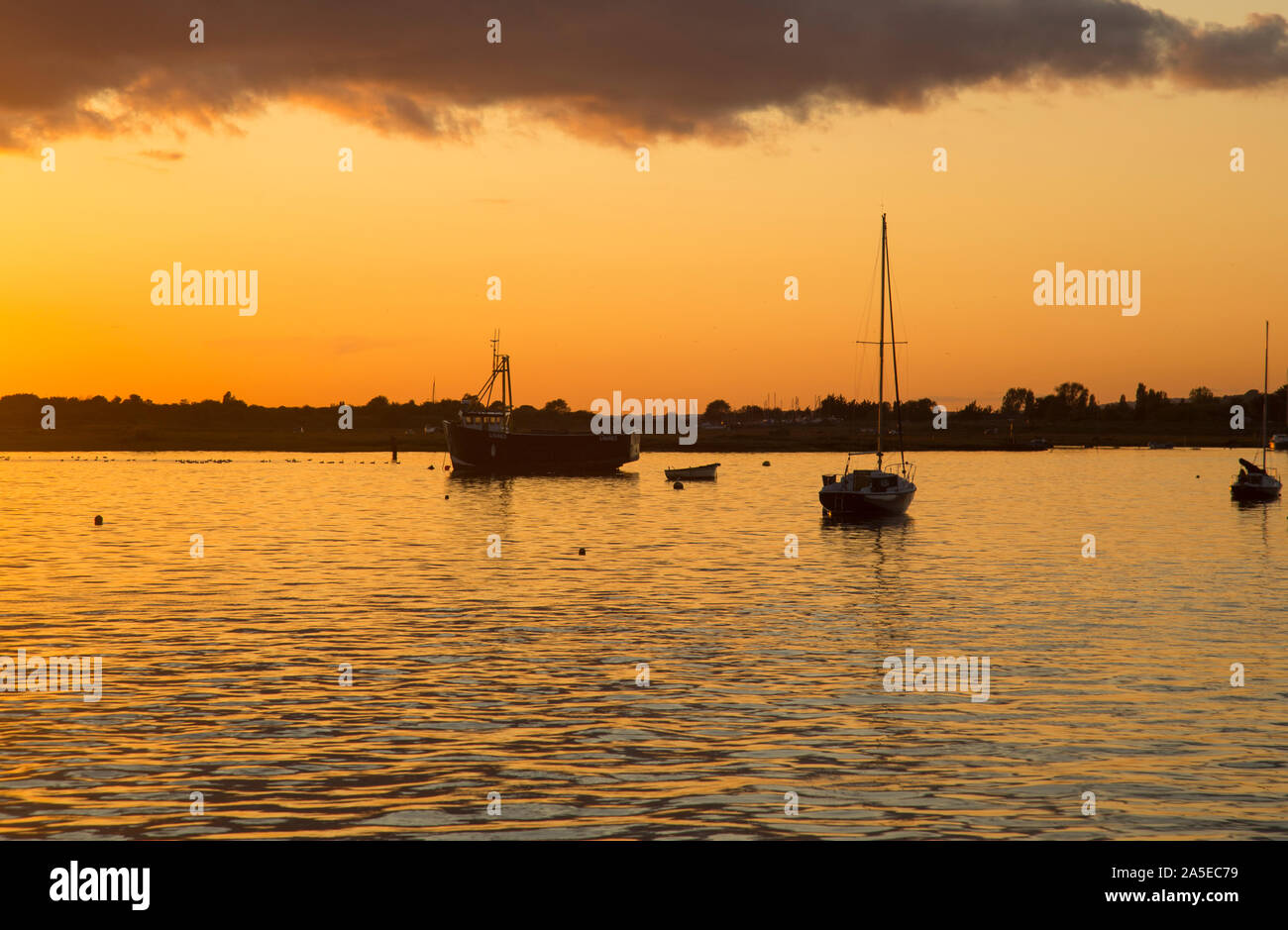 Beautiful golden sunset at Seaside resort, Leigh On Sea, Essex, England ...