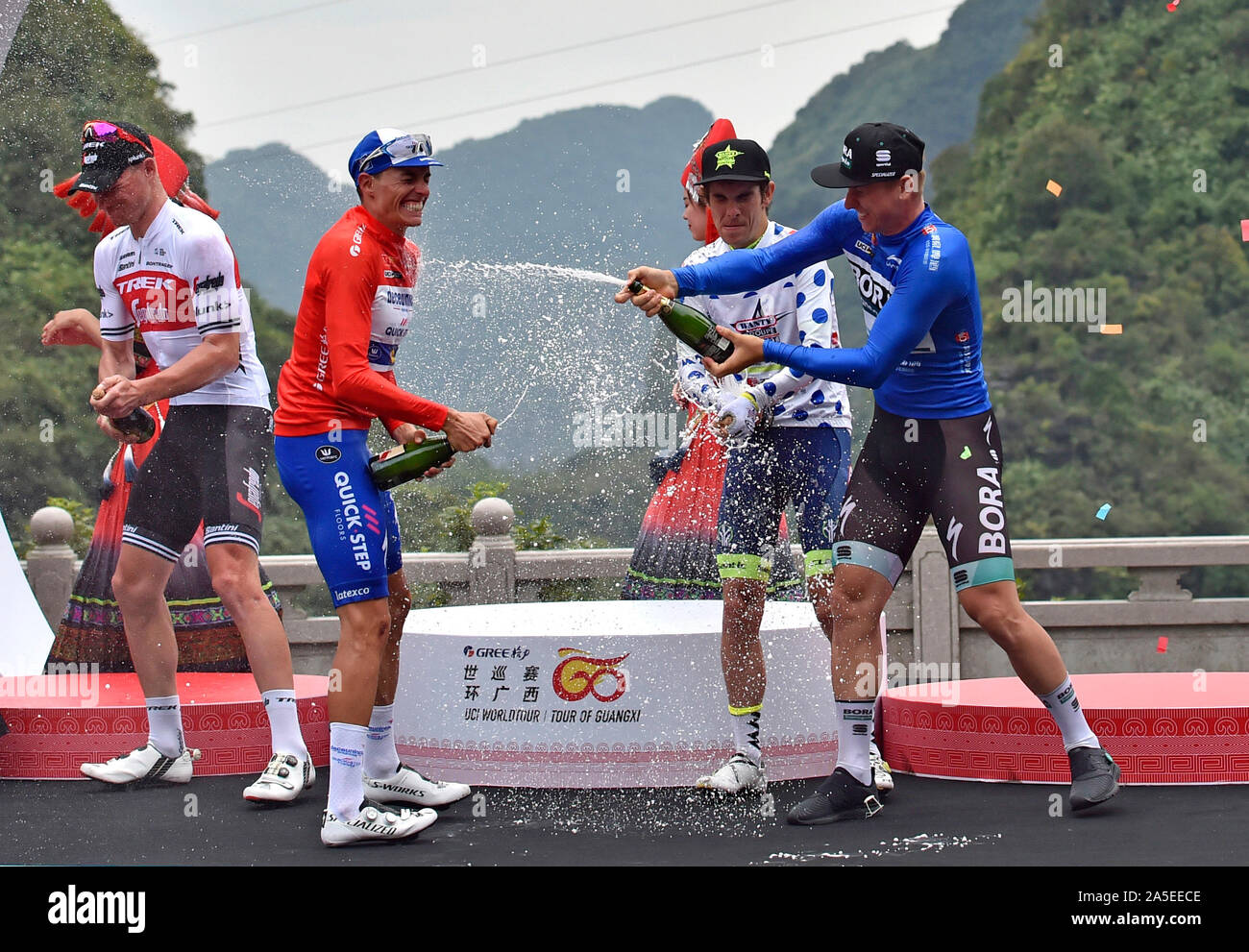 Trek leader hi-res stock photography and images - Alamy