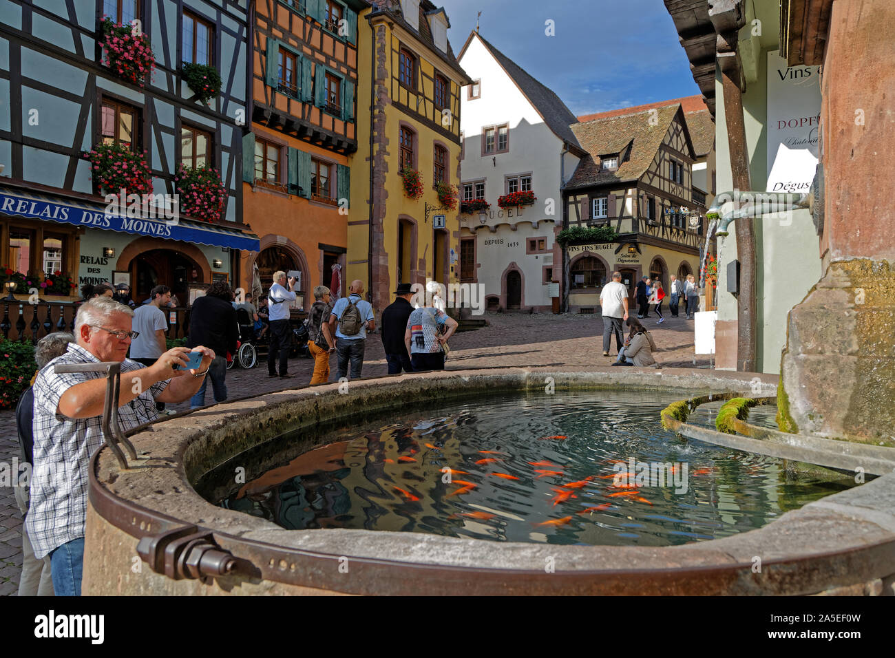 Medieval well village france hi-res stock photography and images - Alamy