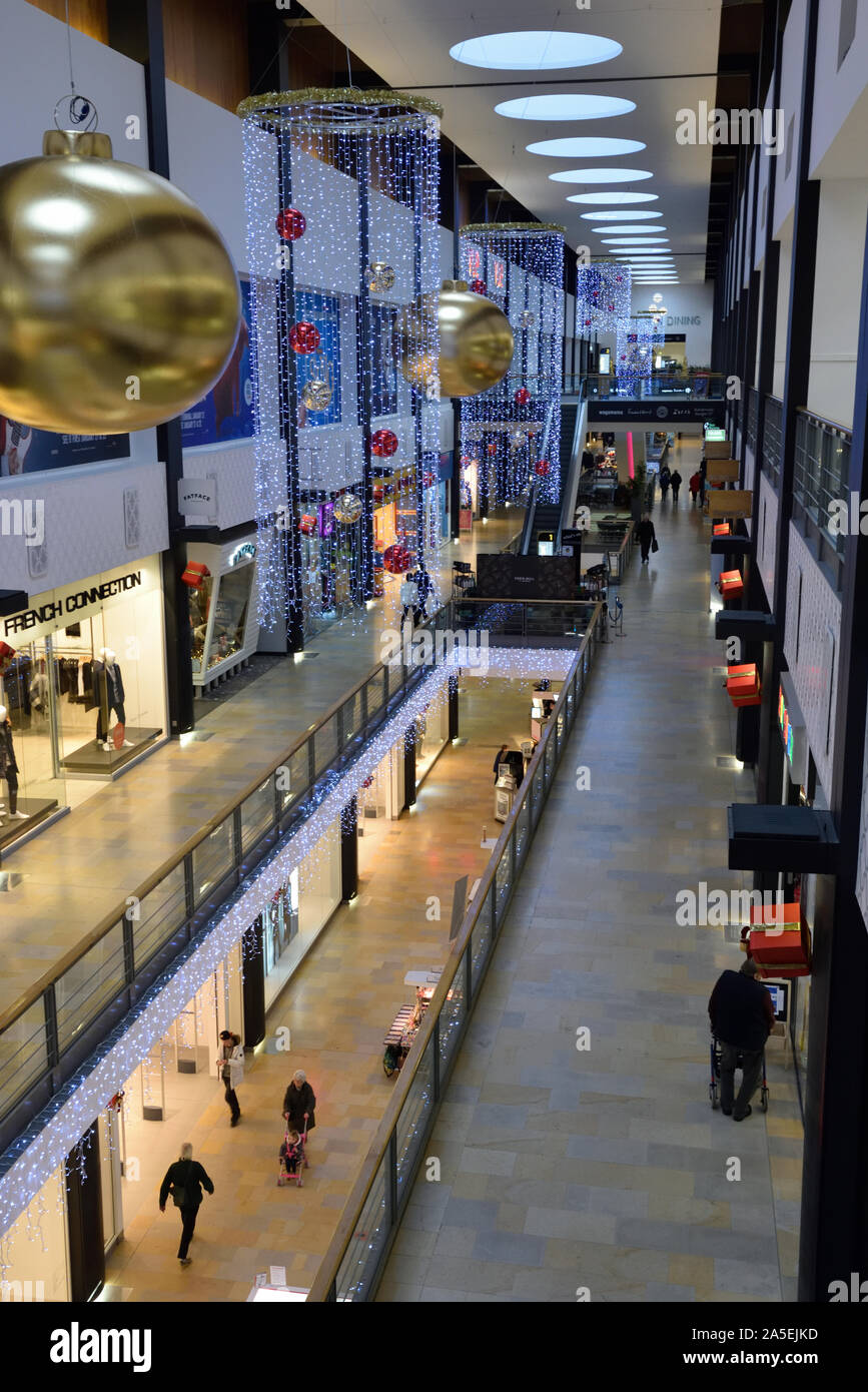 Shopping centre mall edinburgh hi-res stock photography and images - Alamy