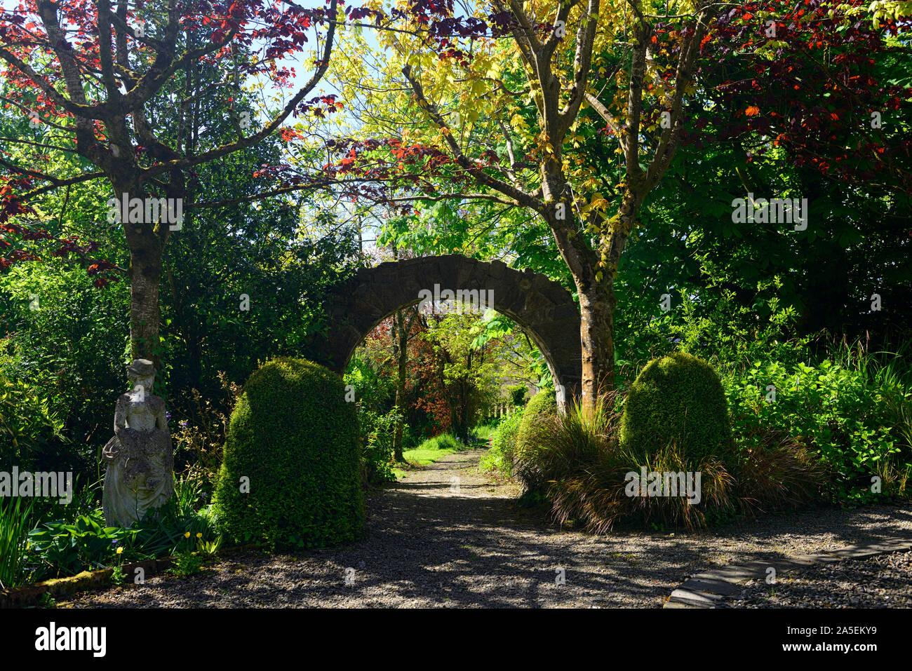 Moon gate hi-res stock photography and images - Alamy