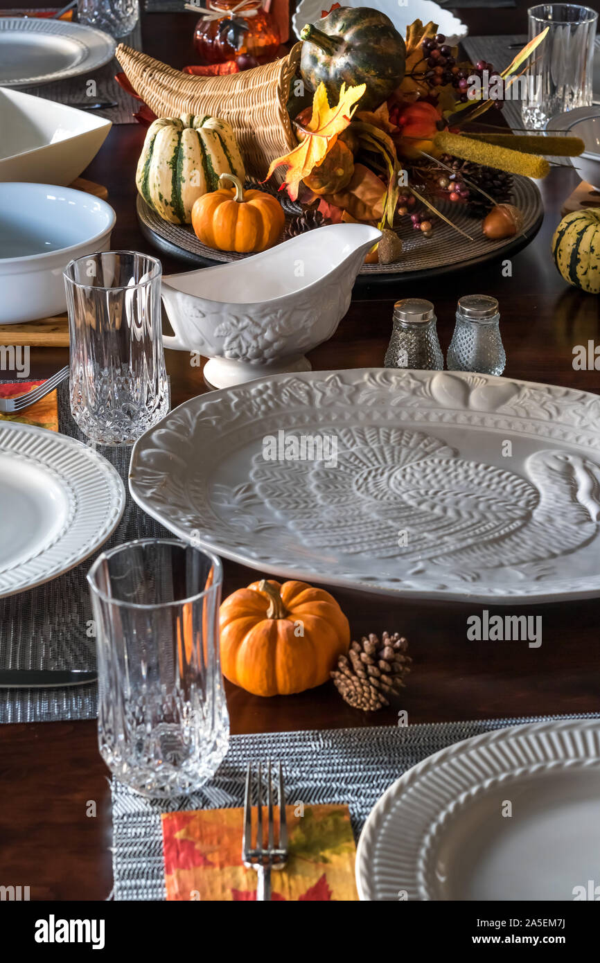 Thanksgiving dinner table Stock Photo - Alamy