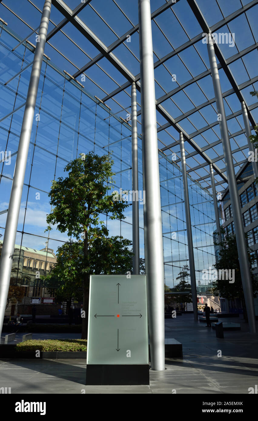 Byward tower in london hi-res stock photography and images - Alamy