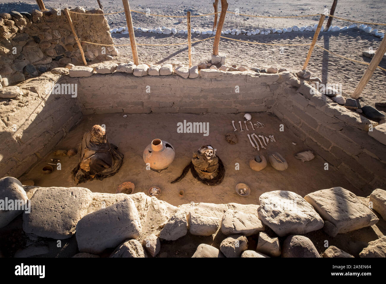 Perù, Chauchilla cemetery Stock Photo - Alamy