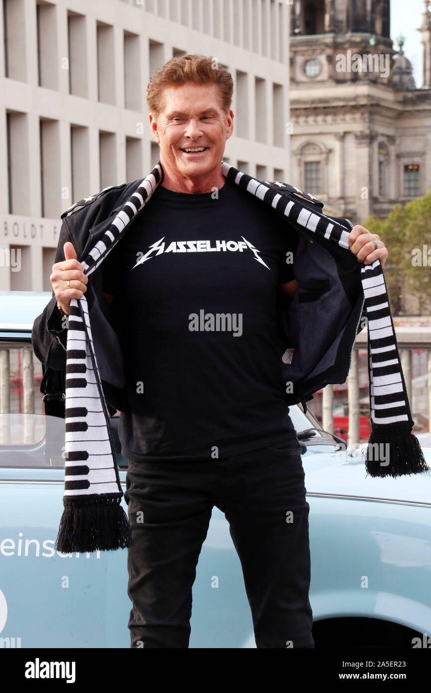 Berlin, Germany. 19th Oct, 2019. David Hasselhoff honks with Trabi ...