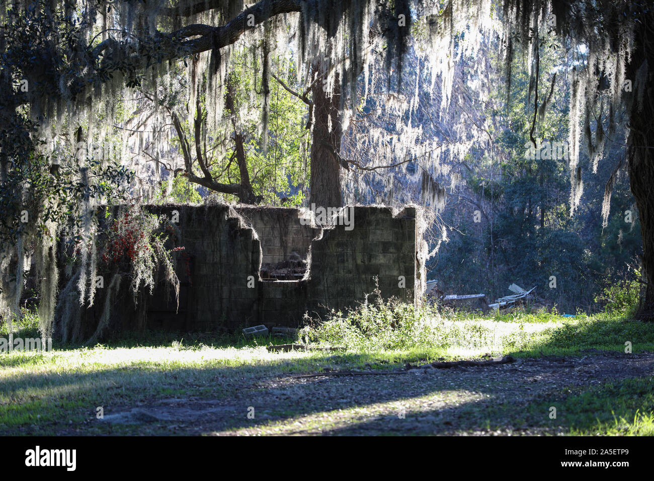 Crumbling building hi-res stock photography and images - Alamy