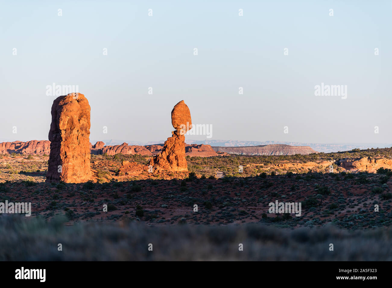 Famous balanced rock in Arches National Park butte with horizon in Utah ...