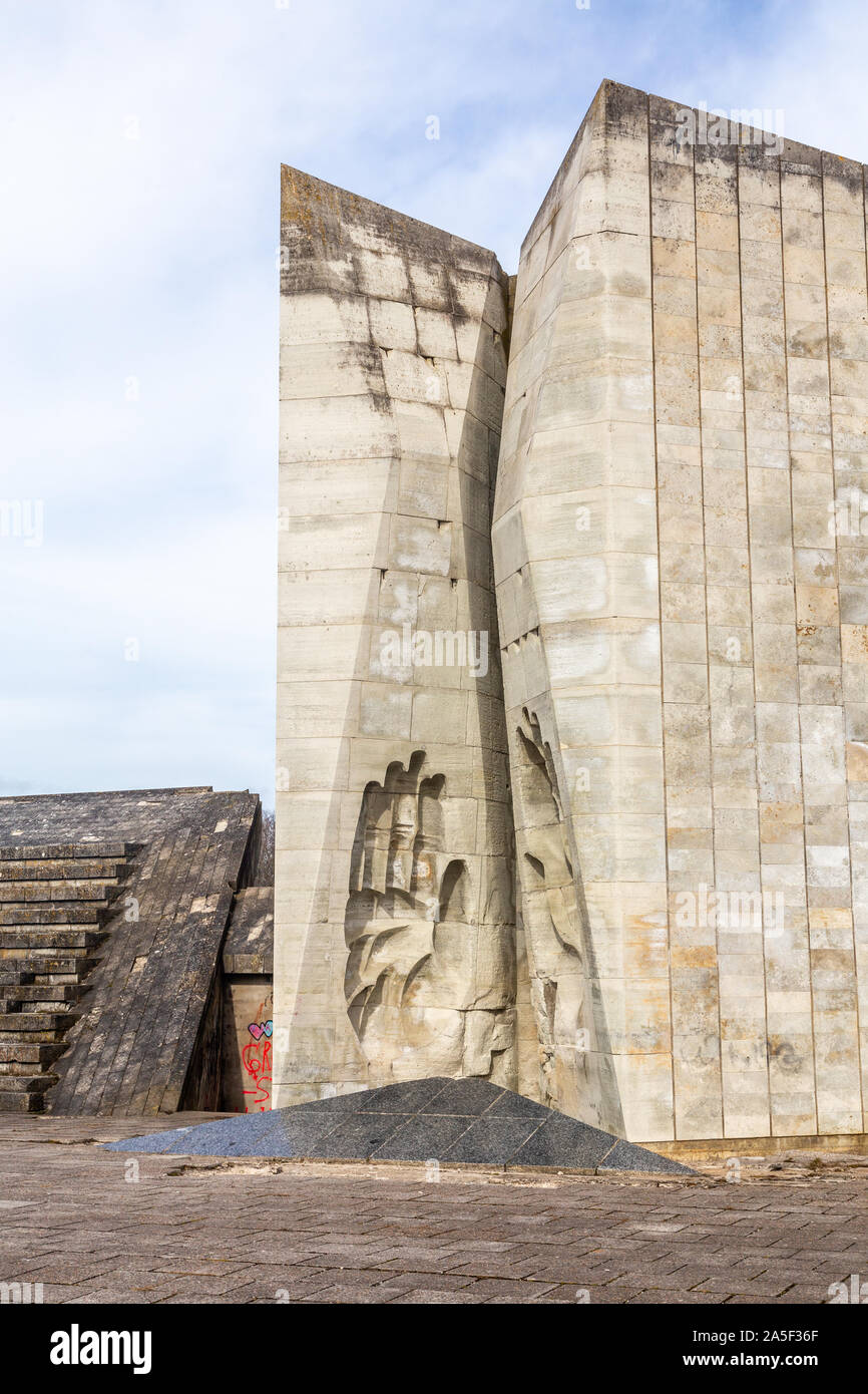 Concrete hand sculpture hi-res stock photography and images - Alamy