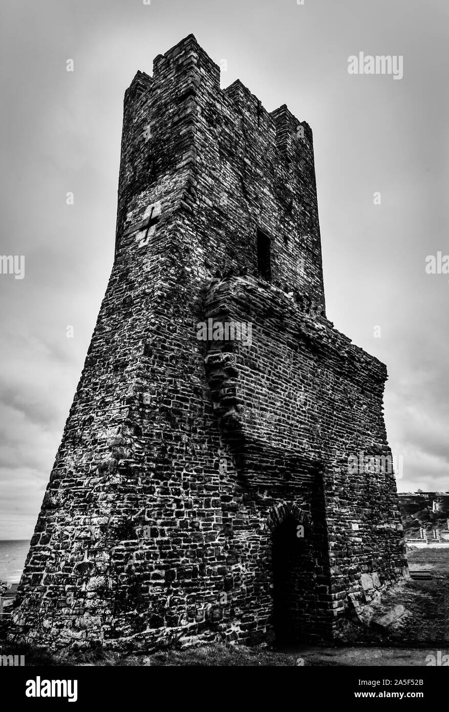 Old scary castle ruins hi-res stock photography and images - Alamy