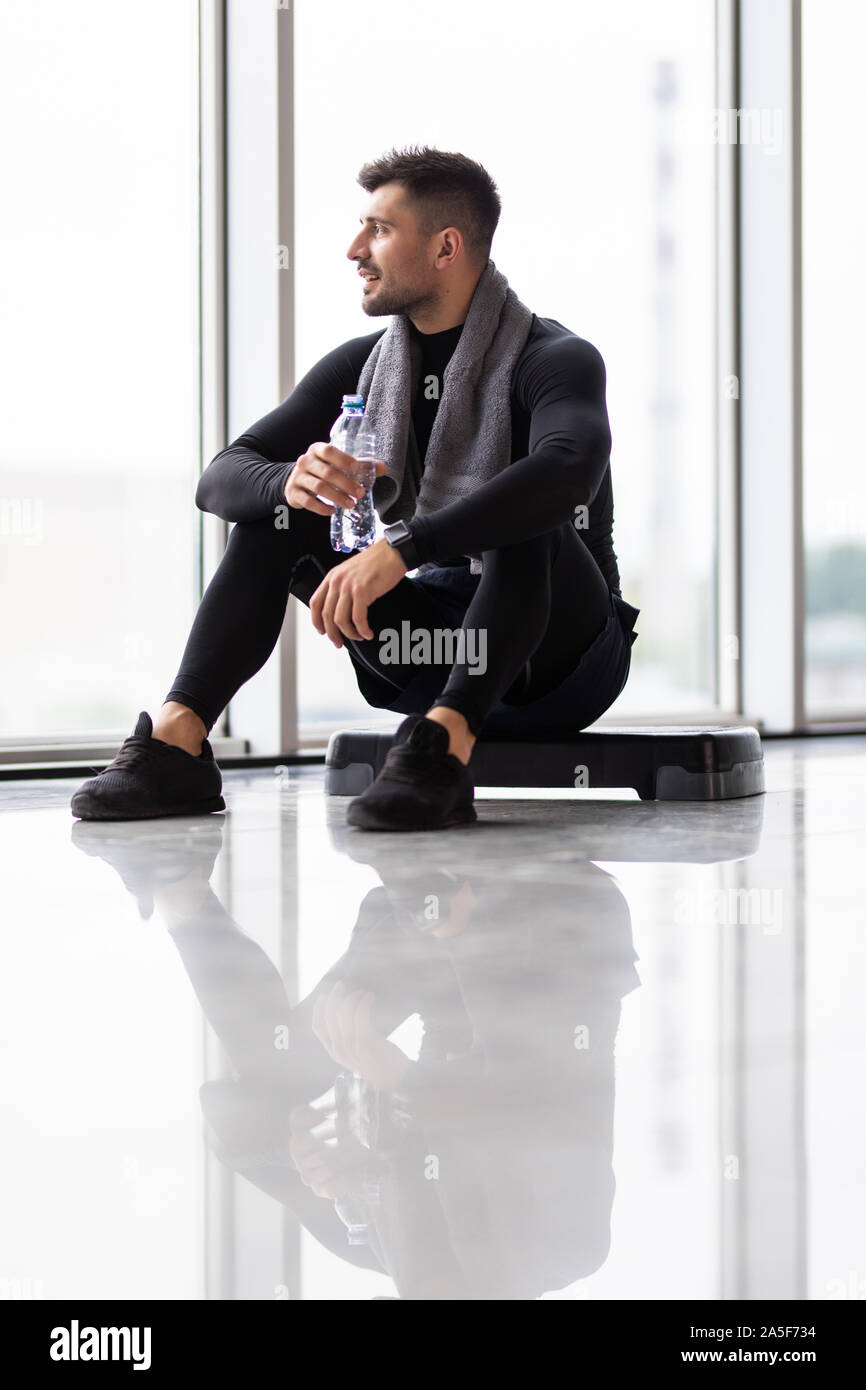 Men wearing sports wear hi-res stock photography and images - Alamy
